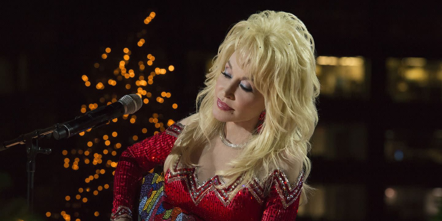Dear Santa... Dolly Parton Shares Her "Big List" Of Wishes For Santa ...