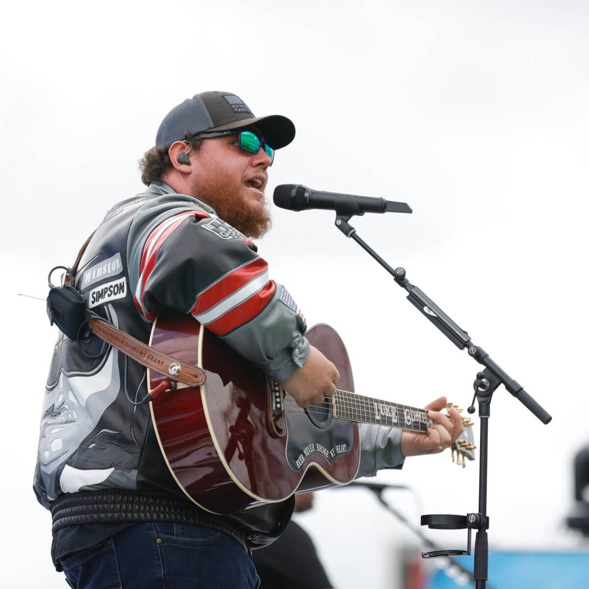 Luke Combs Apologizes for Past Use of Confederate Flag Imagery