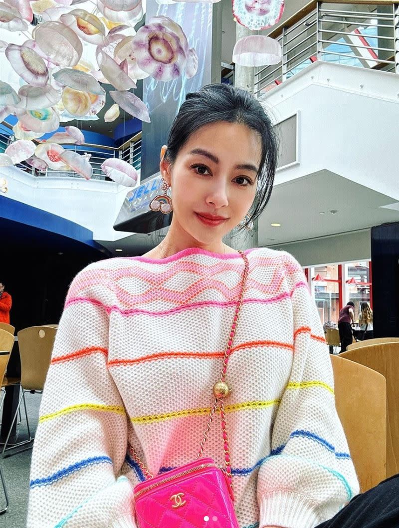 獨家／王思佳不爽被影射拎假包 飆罵設計師「釘孤枝場地曝光」 - Yahoo汽車機車