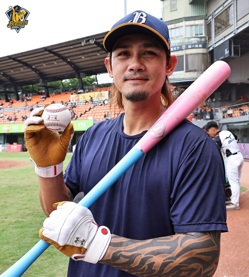 母親節必用粉紅色球棒 張志豪簽名送給媽媽、岳母跟老婆 - Yahoo奇摩汽車機車