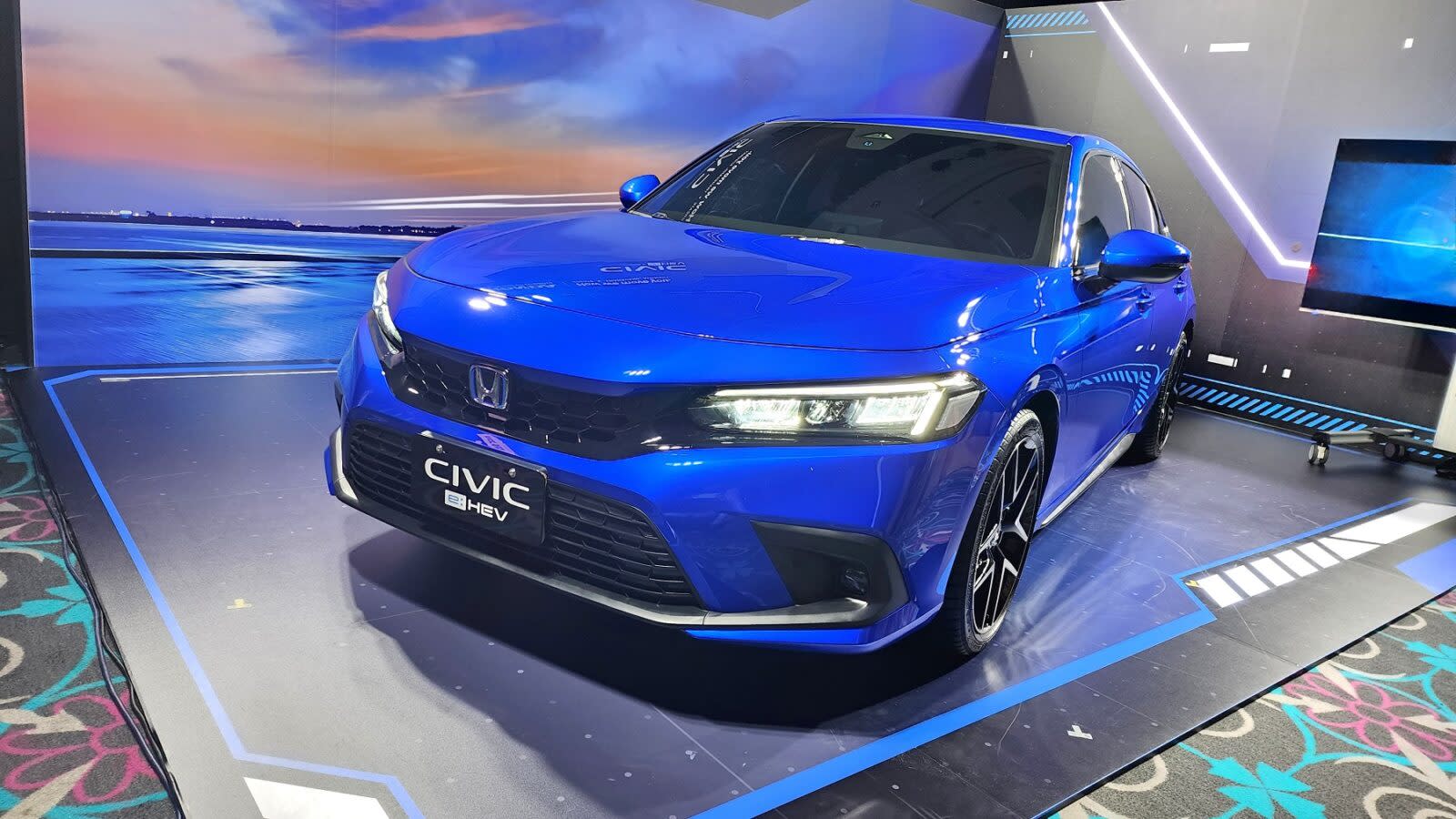 新年式Honda Civic e:HEV亮相 2024台灣本田挑戰3.2萬輛目標 - Yahoo奇摩汽車機車