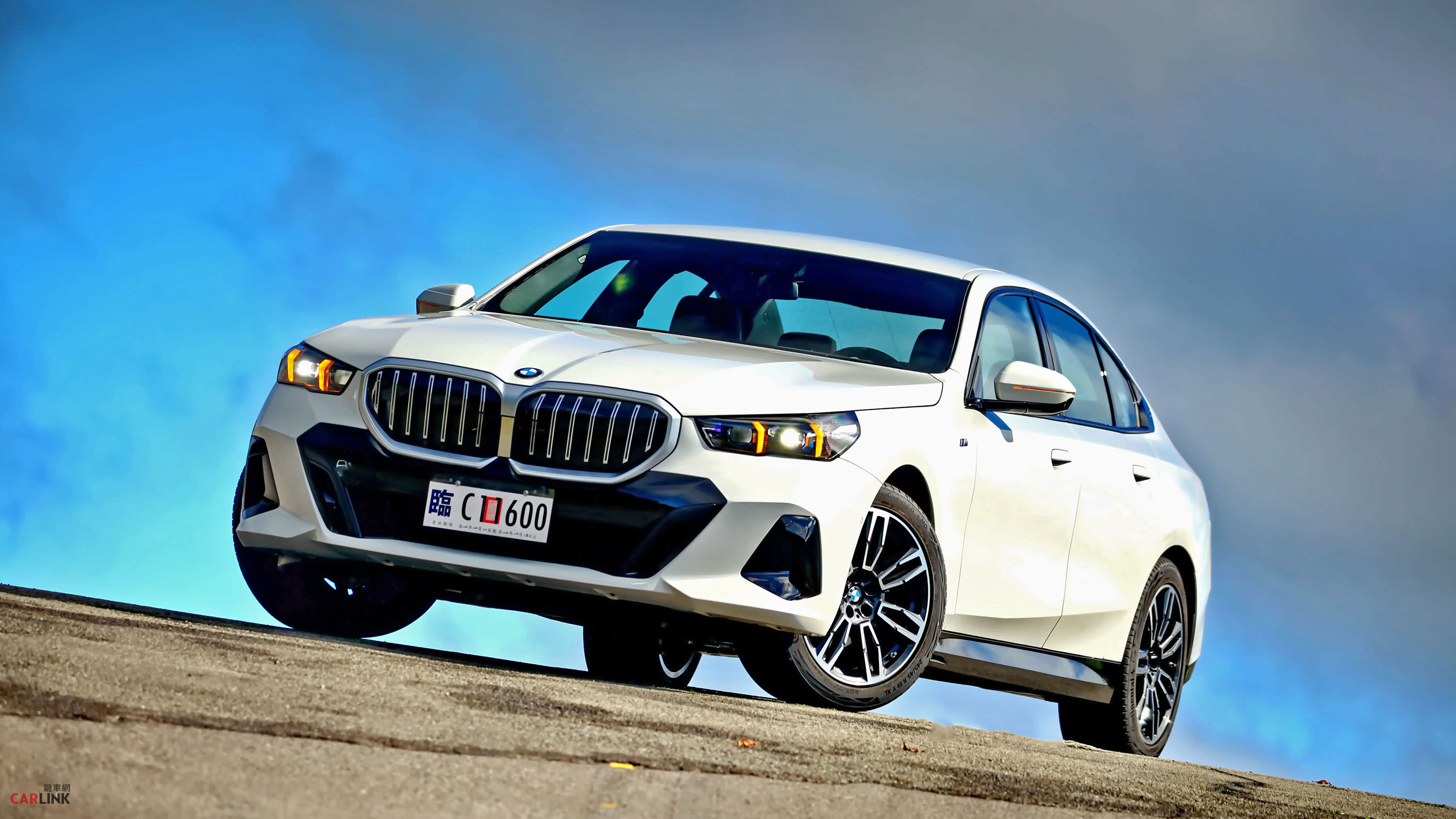 不只豪華大器、還有感官之旅《BMW 520i》長途旅行新定義 - Yahoo奇摩汽車機車