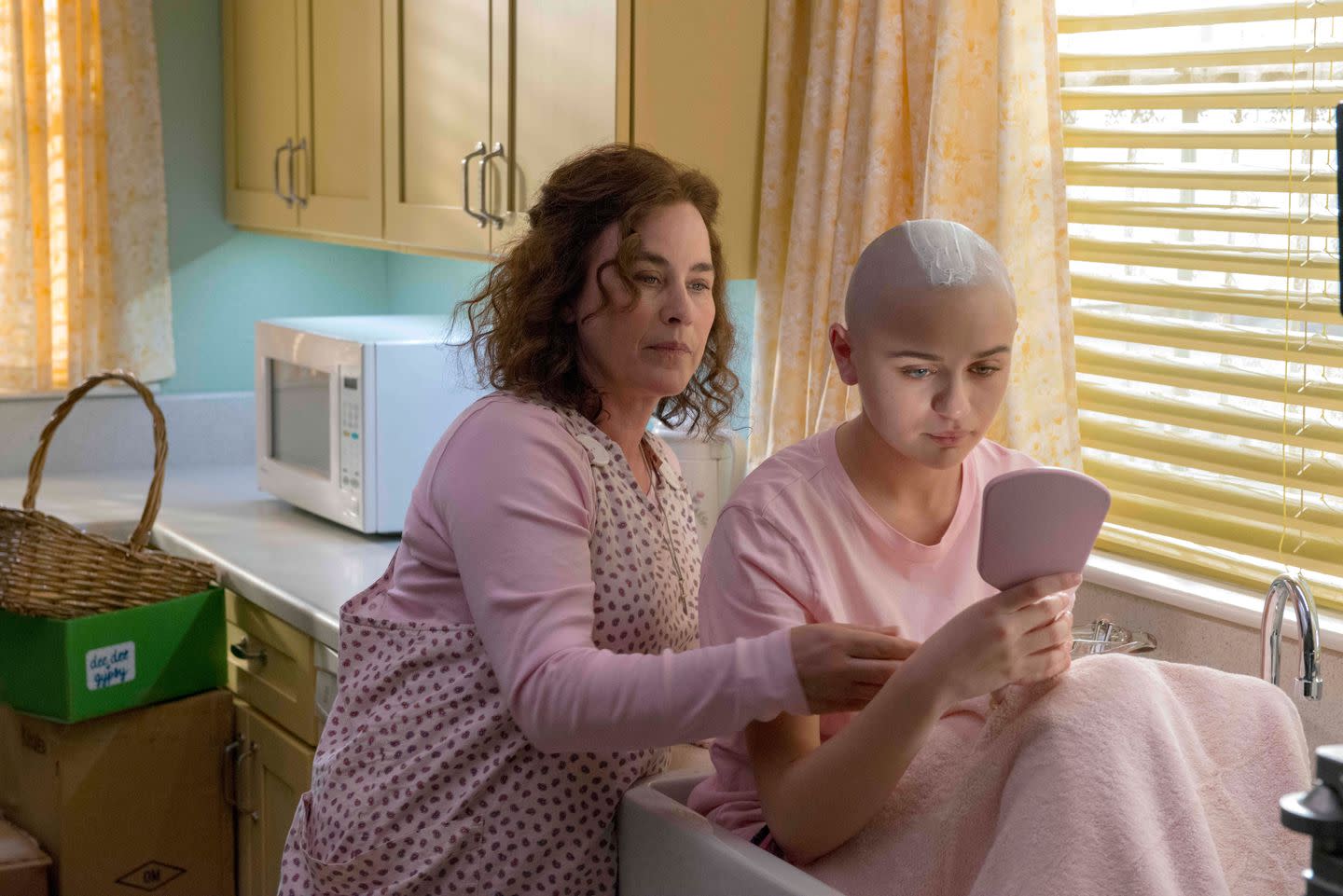 Here’s the True Story About Joey King’s ‘The Act’ Character, Gypsy Rose ...
