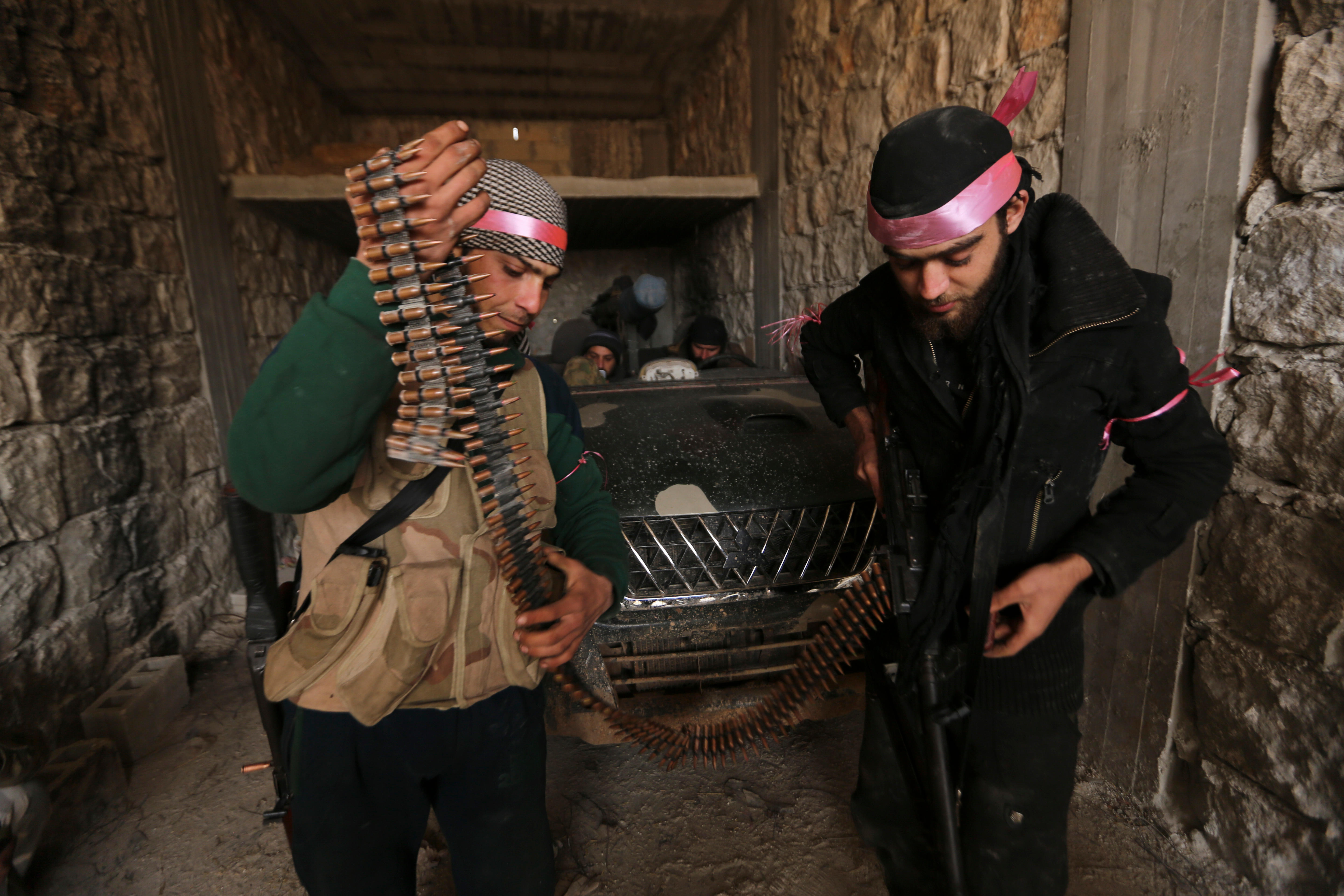 Syrian troops press ahead with campaign as strikes kill 16